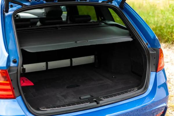 Blue BMW 320 2014 in Riga, with an engine capacity of 2.00 L and mileage of 270 thousand km for 11995 €, photo 9 on AUTOMOTO.COM.LV