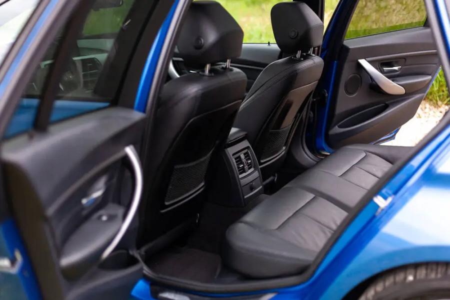 Blue BMW 320 2014 in Riga, with an engine capacity of 2.00 L and mileage of 270 thousand km for 11995 €, photo 13 on AUTOMOTO.COM.LV