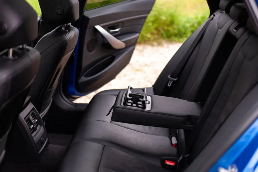 Blue BMW 320 2014 in Riga, with an engine capacity of 2.00 L and mileage of 270 thousand km for 11995 €, photo 14 on AUTOMOTO.COM.LV