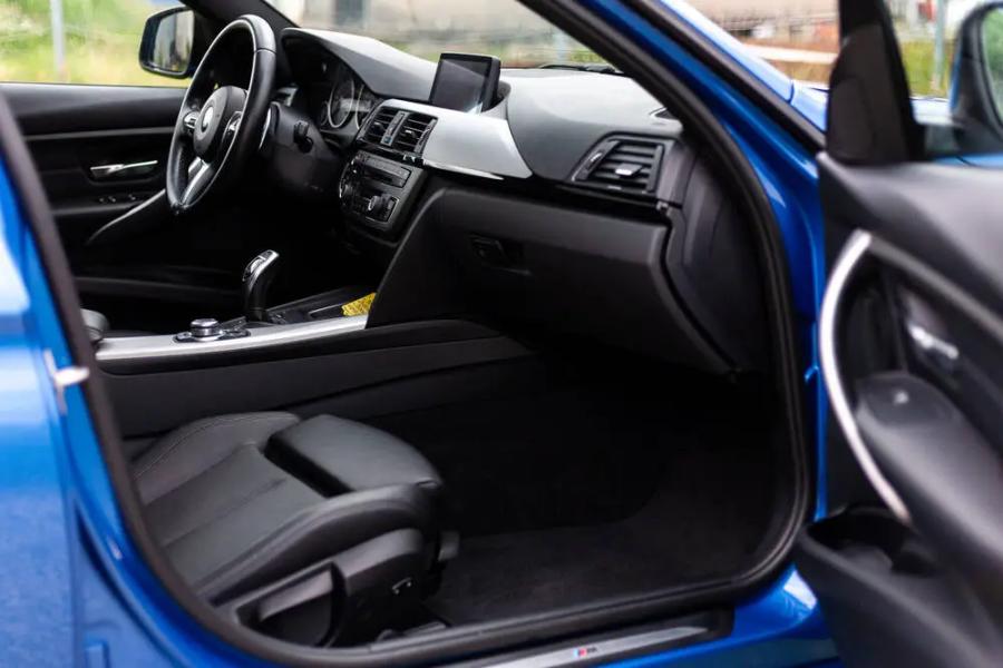 Blue BMW 320 2014 in Riga, with an engine capacity of 2.00 L and mileage of 270 thousand km for 11995 €, photo 21 on AUTOMOTO.COM.LV