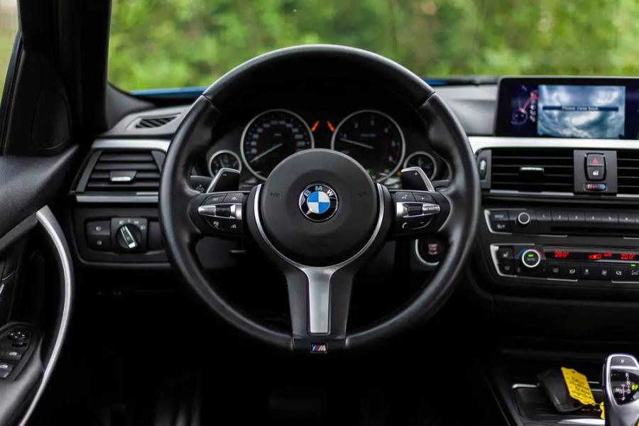 Blue BMW 320 2014 in Riga, with an engine capacity of 2.00 L and mileage of 270 thousand km for 11995 €, photo 26 on AUTOMOTO.COM.LV
