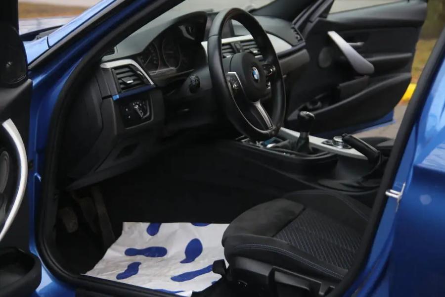 Blue BMW 320 2014 in Riga, with an engine capacity of 2.00 L and mileage of 264 thousand km for 11290 €, photo 9 on AUTOMOTO.COM.LV