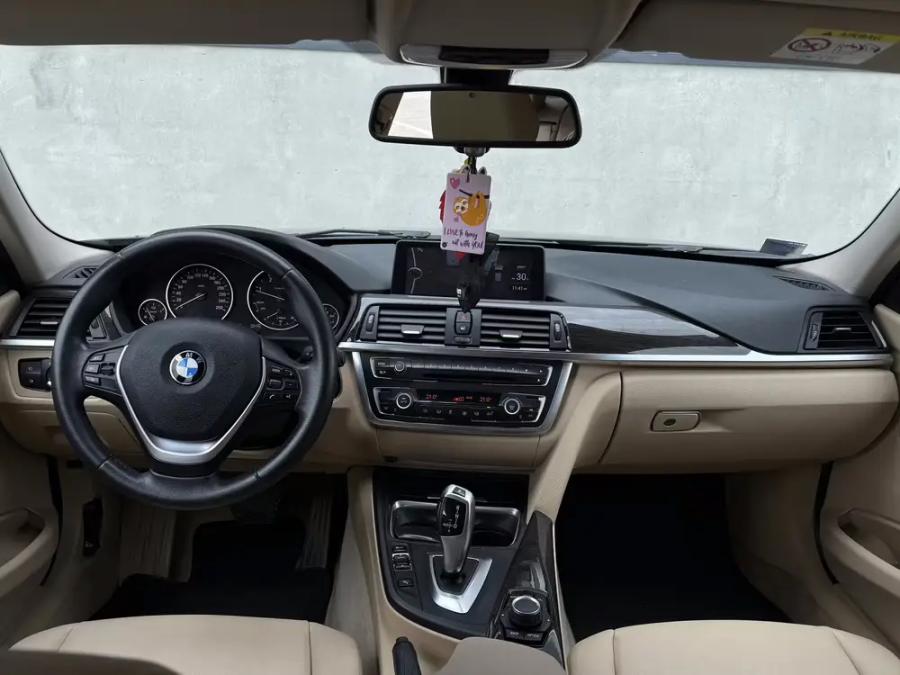 Blue BMW 320 2014 in Riga, with an engine capacity of 2.00 L and mileage of 229 thousand km for 5000 €, photo 8 on AUTOMOTO.COM.LV