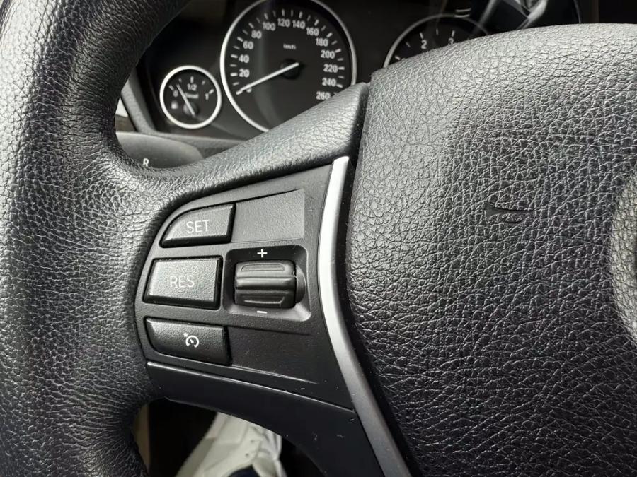 Blue BMW 320 2014 in Riga, with an engine capacity of 2.00 L and mileage of 229 thousand km for 5000 €, photo 14 on AUTOMOTO.COM.LV