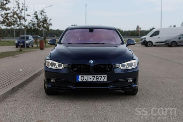 BMW 320 2014 in Riga on AUTOMOTO.COM.LV Blue BMW 320 2014 in Riga, with an engine capacity of 2.00 L and mileage of 298 thousand km for 6950 ā¬, photo 4 on AUTOMOTO.COM.LV