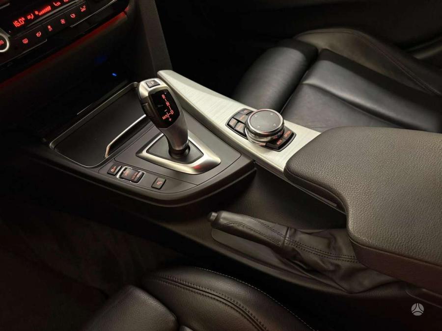 Blue BMW 320 2015 in Marijampole, with an engine capacity of 2.00 L and mileage of 349 thousand km for 9750 €, photo 19 on AUTOMOTO.COM.LV