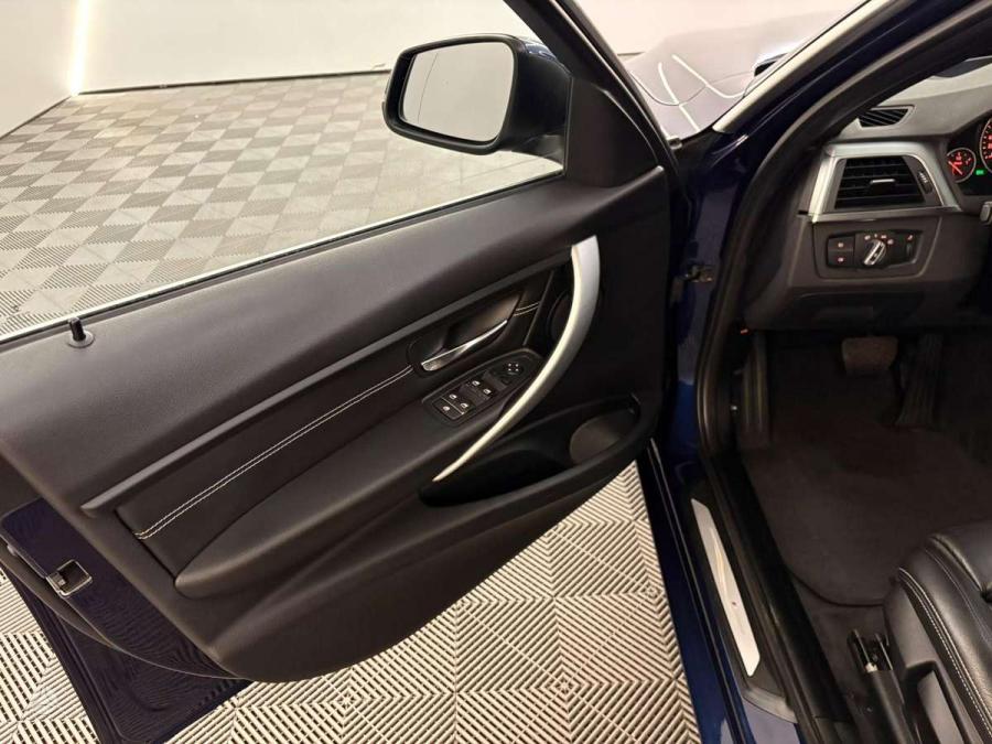 Blue BMW 320 2015 in Marijampole, with an engine capacity of 2.00 L and mileage of 349 thousand km for 9750 €, photo 27 on AUTOMOTO.COM.LV
