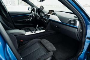 Blue BMW 320 2017 in Vilnius, with an engine capacity of 0.00 L and mileage of 306 thousand km for 11999 €, photo 14 on AUTOMOTO.COM.LV