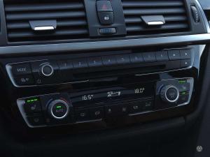 Blue BMW 320 2017 in Kaunas, with an engine capacity of 2.00 L and mileage of 266 thousand km for 11990 €, photo 18 on AUTOMOTO.COM.LV