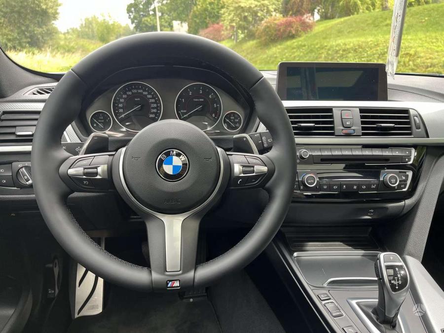 Blue BMW 320 2018 in Panevezys, with an engine capacity of 2.00 L and mileage of 211 thousand km for 14900 €, photo 13 on AUTOMOTO.COM.LV