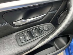 Blue BMW 320 2018 in Panevezys, with an engine capacity of 2.00 L and mileage of 211 thousand km for 14900 €, photo 15 on AUTOMOTO.COM.LV