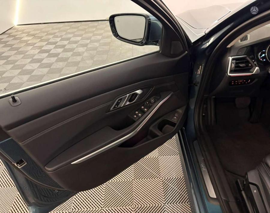 Blue BMW 320 2019 in Marijampole, with an engine capacity of 2.00 L and mileage of 79 thousand km for 21999 €, photo 25 on AUTOMOTO.COM.LV