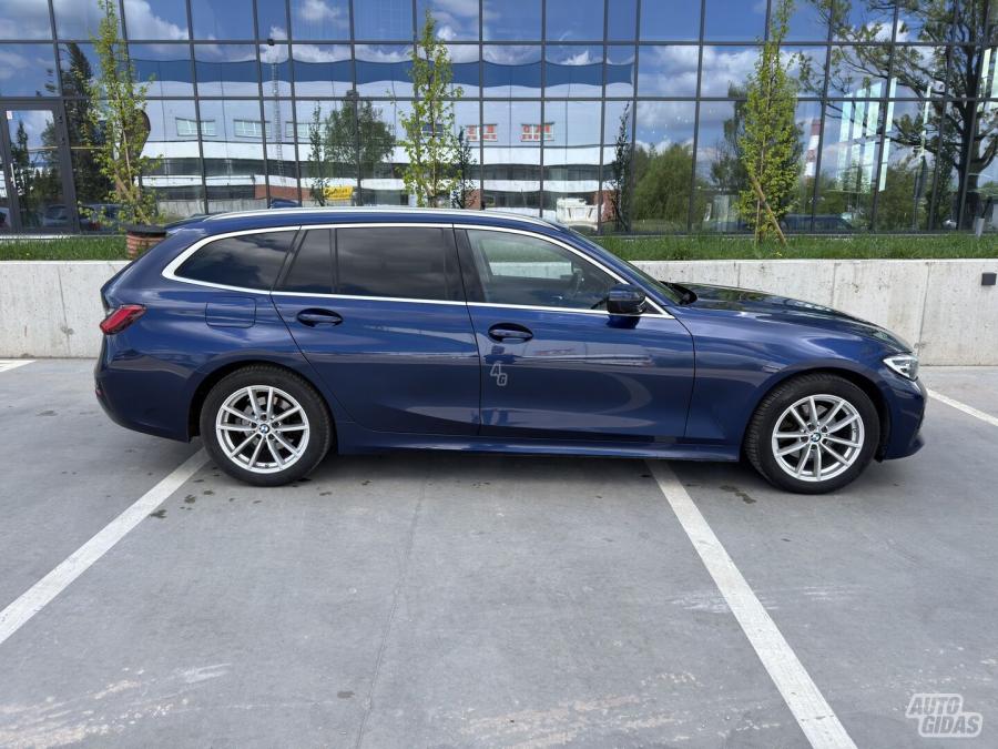 Blue BMW 320 2020 in Panevezys, with an engine capacity of 2.00 L and mileage of 257 thousand km for 13750 €, photo 13 on AUTOMOTO.COM.LV
