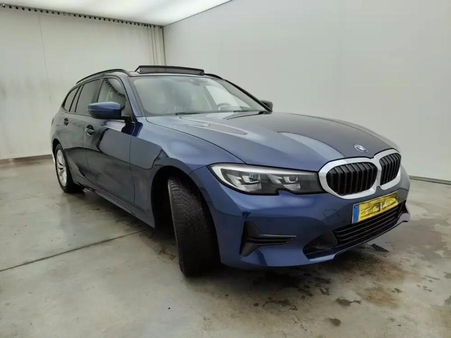 Blue BMW 320 2020 in Riga, with an engine capacity of 2.00 L and mileage of 175 thousand km for 18990 €, photo 5 on AUTOMOTO.COM.LV