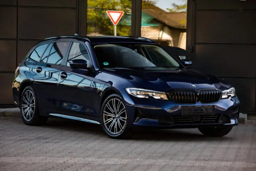 Zils BMW 320 2020 Jelgava, ar dzinēja tilpumu 2.00 L un nobraukumu 150 tūkst. km par 24950 €, foto 1 vietnē AUTOMOTO.COM.LV