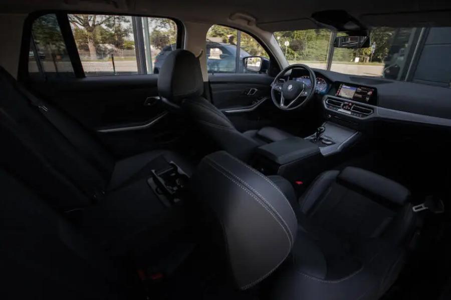 Zils BMW 320 2020 Jelgava, ar dzinēja tilpumu 2.00 L un nobraukumu 150 tūkst. km par 24950 €, foto 9 vietnē AUTOMOTO.COM.LV