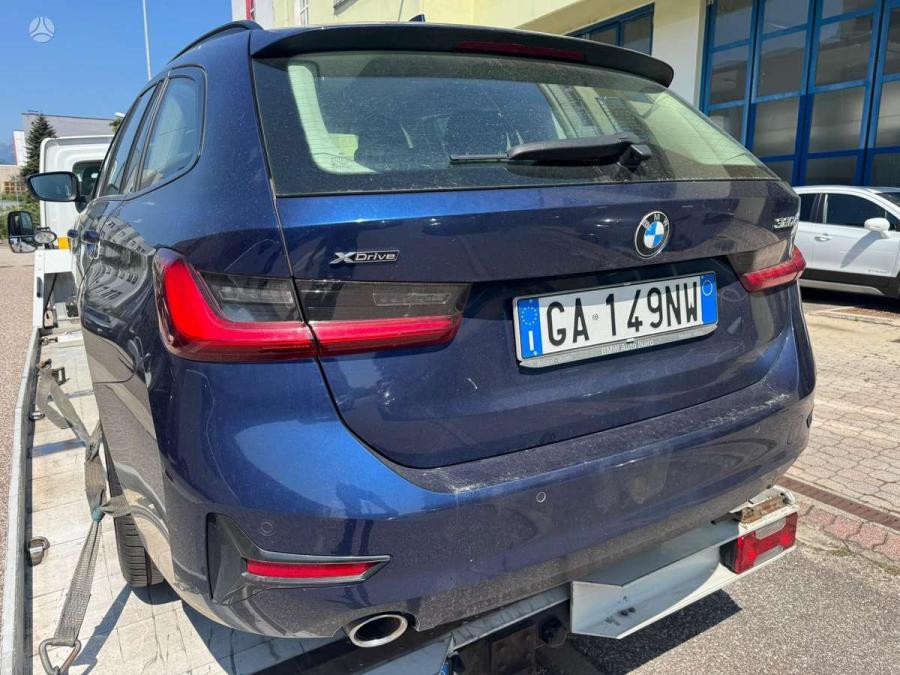 Blue BMW 320 2020 in Kaunas, with an engine capacity of 2.00 L and mileage of 257 thousand km for 12500 €, photo 3 on AUTOMOTO.COM.LV