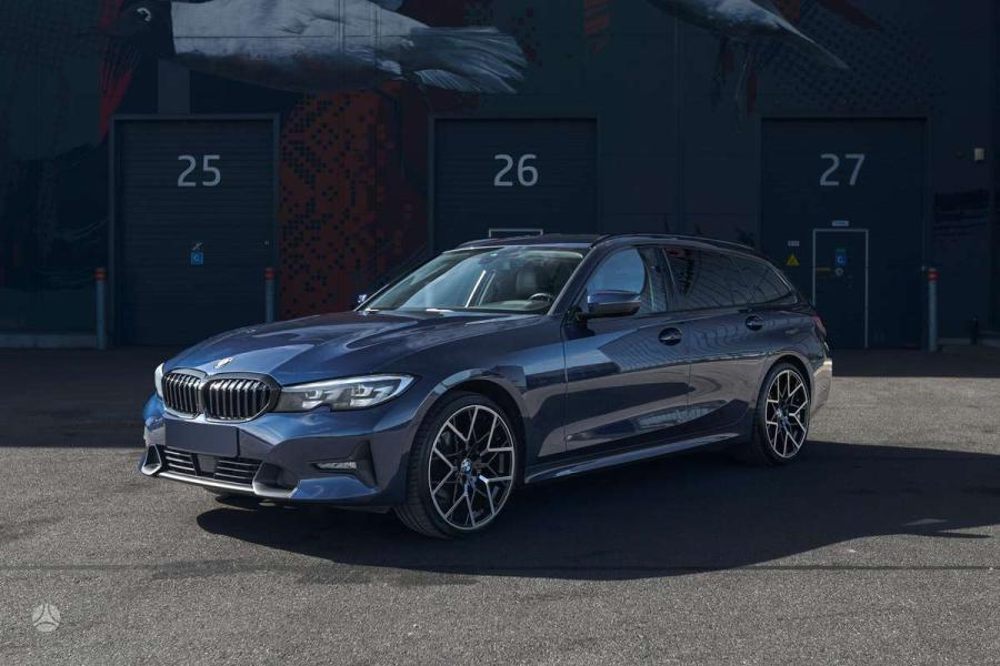 Blue BMW 320 2020 in Kaunas, with an engine capacity of 2.00 L and mileage of 220 thousand km for 17950 €, photo 3 on AUTOMOTO.COM.LV