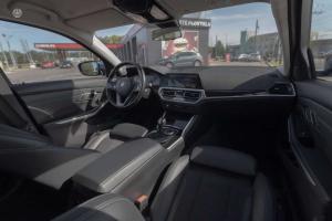 Blue BMW 320 2020 in Kaunas, with an engine capacity of 2.00 L and mileage of 220 thousand km for 17950 €, photo 9 on AUTOMOTO.COM.LV