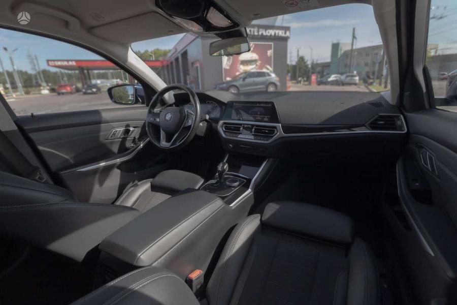 Blue BMW 320 2020 in Kaunas, with an engine capacity of 2.00 L and mileage of 220 thousand km for 17950 €, photo 9 on AUTOMOTO.COM.LV