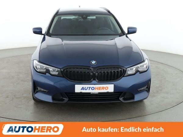 Blue BMW 320 2021 in Kaunas, with an engine capacity of 2.00 L and mileage of 21 thousand km for 30589 €, photo 9 on AUTOMOTO.COM.LV