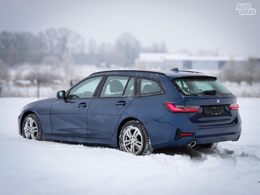 Blue BMW 320 2021 in Kaunas, with an engine capacity of 2.00 L and mileage of 190 thousand km for 19500 €, photo 2 on AUTOMOTO.COM.LV