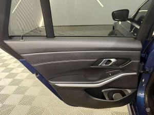 Zils BMW 320 2022 Marijampole, ar dzinēja tilpumu 2.00 L un nobraukumu 176 tūkst. km par 18750 €, foto 13 vietnē AUTOMOTO.COM.LV