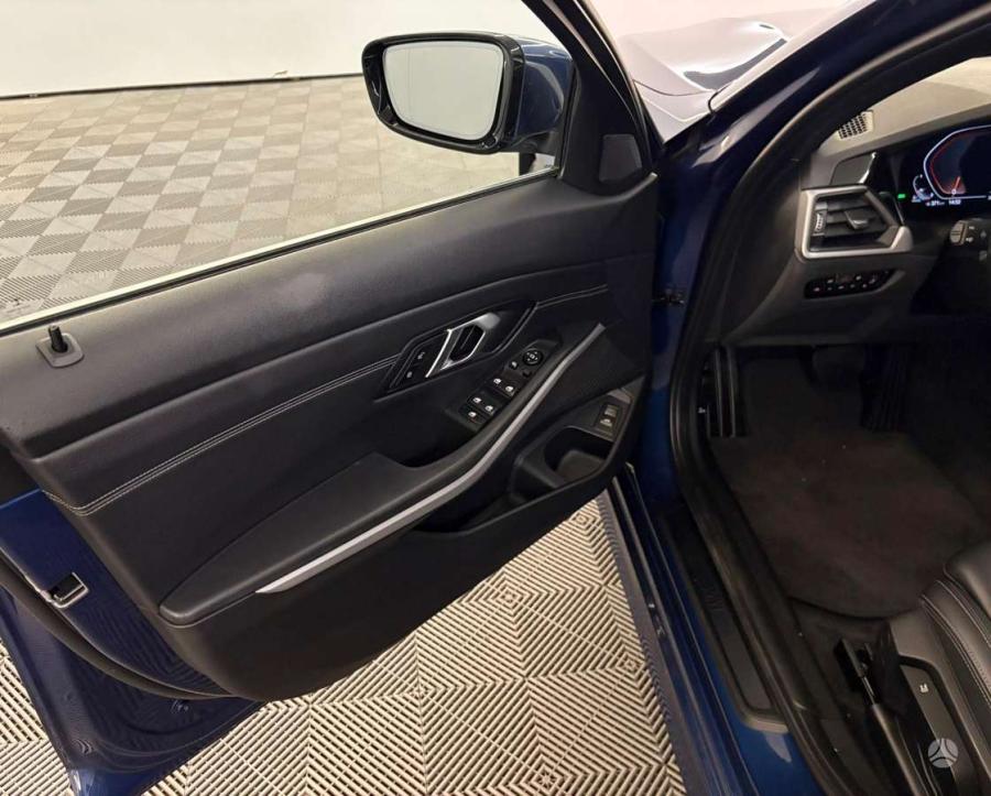 Zils BMW 320 2022 Marijampole, ar dzinēja tilpumu 2.00 L un nobraukumu 176 tūkst. km par 18750 €, foto 15 vietnē AUTOMOTO.COM.LV
