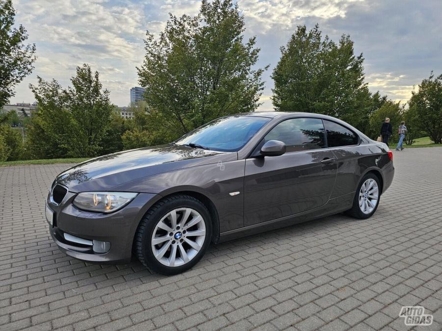 Brown BMW 320 2011 in Vilnius, with an engine capacity of 2.00 L and mileage of 301 thousand km for 6600 €, photo 4 on AUTOMOTO.COM.LV