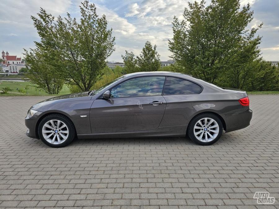 Brown BMW 320 2011 in Vilnius, with an engine capacity of 2.00 L and mileage of 301 thousand km for 6600 €, photo 5 on AUTOMOTO.COM.LV