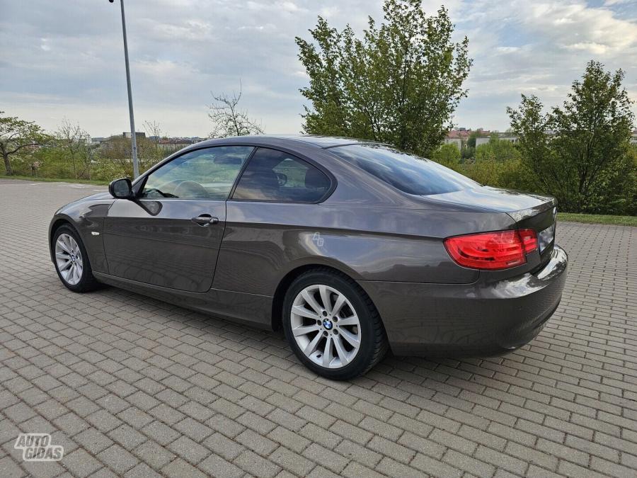 Brown BMW 320 2011 in Vilnius, with an engine capacity of 2.00 L and mileage of 301 thousand km for 6600 €, photo 6 on AUTOMOTO.COM.LV