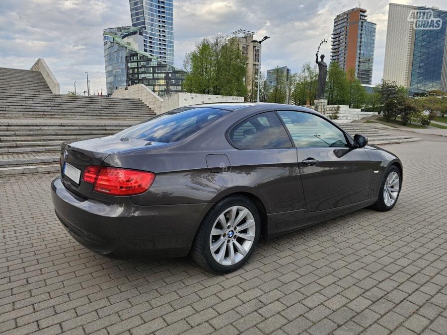 Brown BMW 320 2011 in Vilnius, with an engine capacity of 2.00 L and mileage of 301 thousand km for 6600 €, photo 10 on AUTOMOTO.COM.LV