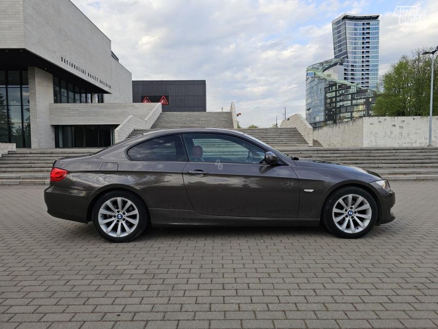 Brown BMW 320 2011 in Vilnius, with an engine capacity of 2.00 L and mileage of 301 thousand km for 6600 €, photo 11 on AUTOMOTO.COM.LV