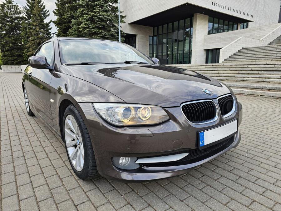 Brown BMW 320 2011 in Vilnius, with an engine capacity of 2.00 L and mileage of 301 thousand km for 6600 €, photo 13 on AUTOMOTO.COM.LV