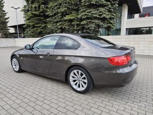 Brown BMW 320 2011 in Vilnius, with an engine capacity of 2.00 L and mileage of 301 thousand km for 6300 €, photo 5 on AUTOMOTO.COM.LV