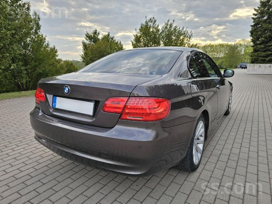 Brown BMW 320 2011 in Vilnius, with an engine capacity of 2.00 L and mileage of 301 thousand km for 6300 €, photo 8 on AUTOMOTO.COM.LV