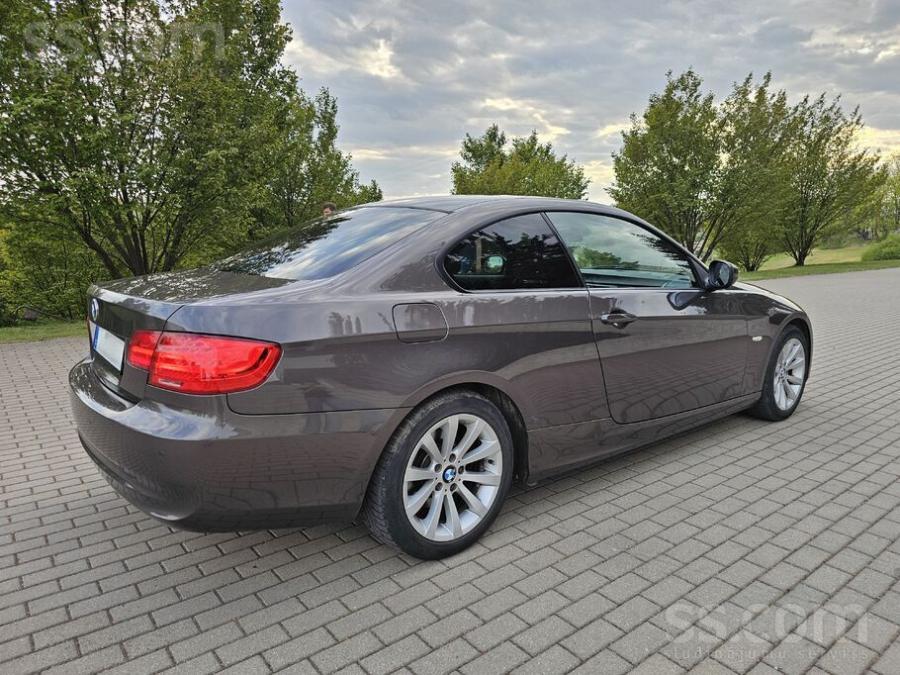 Brown BMW 320 2011 in Vilnius, with an engine capacity of 2.00 L and mileage of 301 thousand km for 6300 €, photo 9 on AUTOMOTO.COM.LV