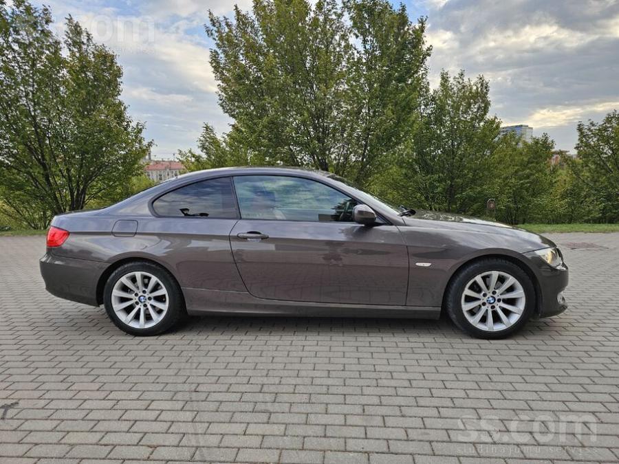 Brown BMW 320 2011 in Vilnius, with an engine capacity of 2.00 L and mileage of 301 thousand km for 6300 €, photo 10 on AUTOMOTO.COM.LV