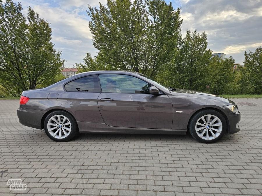 Brown BMW 320 2011 in Radviliskis, with an engine capacity of 2.00 L and mileage of 301 thousand km for 6200 €, photo 3 on AUTOMOTO.COM.LV