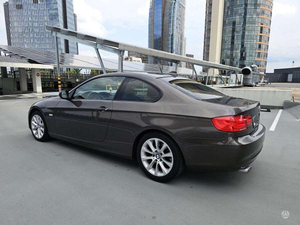 Brūns BMW 320 2011 Viļņa, ar dzinēja tilpumu 2.00 L un nobraukumu 300 tūkst. km par 7500 €, foto 3 vietnē AUTOMOTO.COM.LV