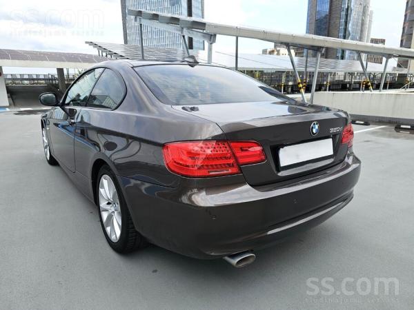 Brown BMW 320 2011 in Vilnius, with an engine capacity of 2.00 L and mileage of 301 thousand km for 6999 €, photo 5 on AUTOMOTO.COM.LV