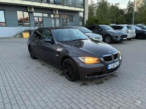 Brūns BMW 320 2006 Viļņa, ar dzinēja tilpumu 2.00 L un nobraukumu 398 tūkst. km par 2400 €, foto  vietnē AUTOMOTO.COM.LV