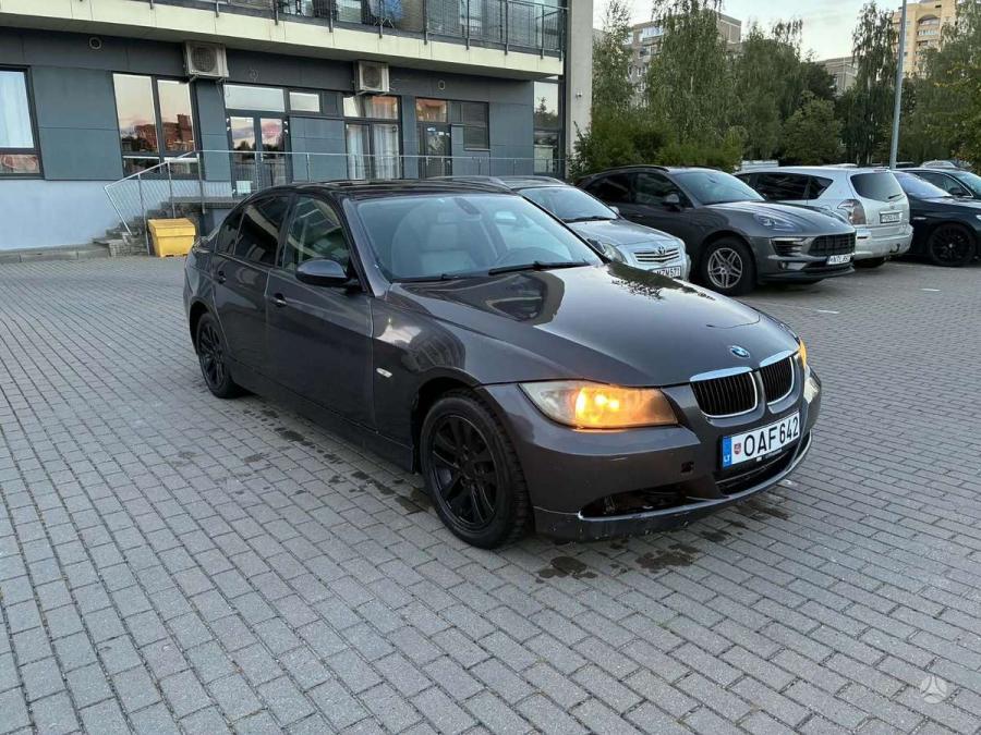 Brūns BMW 320 2006 Viļņa, ar dzinēja tilpumu 2.00 L un nobraukumu 398 tūkst. km par 2400 €, foto 1 vietnē AUTOMOTO.COM.LV