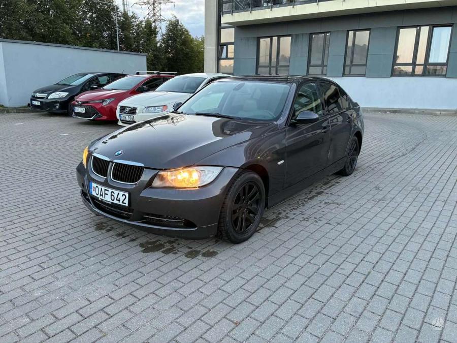 Brūns BMW 320 2006 Viļņa, ar dzinēja tilpumu 2.00 L un nobraukumu 398 tūkst. km par 2400 €, foto 3 vietnē AUTOMOTO.COM.LV