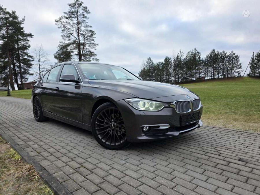 Brown BMW 320 2012 in Telschi, with an engine capacity of 2.00 L and mileage of 312 thousand km for 8450 €, photo 16 on AUTOMOTO.COM.LV