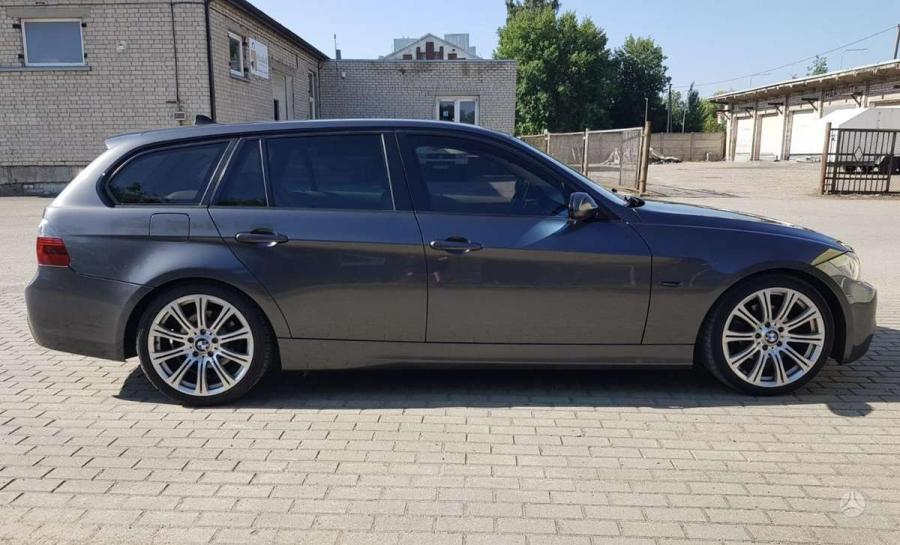 Brown BMW 320 2005 in Siauliai, with an engine capacity of 2.00 L and mileage of 298 thousand km for 3650 €, photo 6 on AUTOMOTO.COM.LV