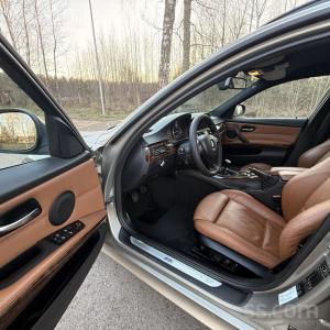 Brown BMW 320 2010 in Valmiera, with an engine capacity of 2.00 L and mileage of 267 thousand km for 6990 €, photo 8 on AUTOMOTO.COM.LV