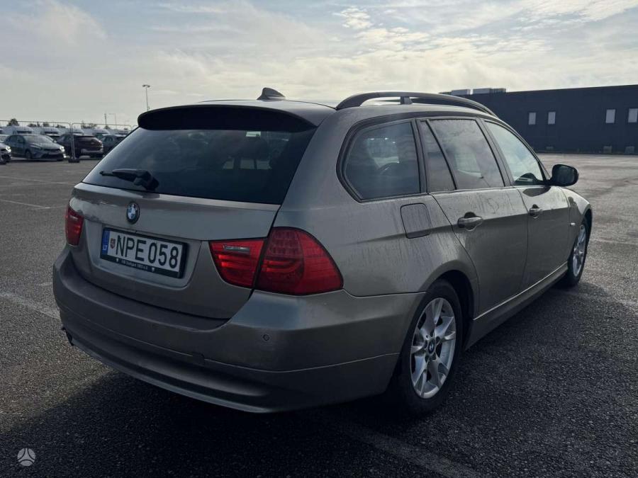 Brown BMW 320 2011 in Vilnius, with an engine capacity of 2.00 L and mileage of 294 thousand km for 2390 €, photo 8 on AUTOMOTO.COM.LV