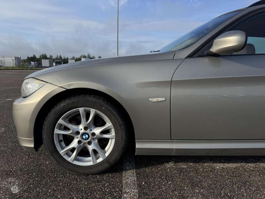 Brown BMW 320 2011 in Vilnius, with an engine capacity of 2.00 L and mileage of 294 thousand km for 2390 €, photo 9 on AUTOMOTO.COM.LV
