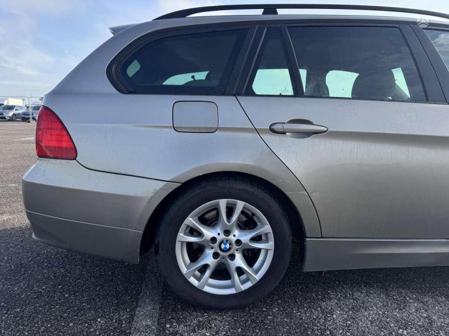 Brown BMW 320 2011 in Vilnius, with an engine capacity of 2.00 L and mileage of 294 thousand km for 2390 €, photo 11 on AUTOMOTO.COM.LV